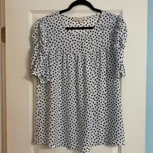 Blousology | Tops | Blousology Blue Polka Dot Short Sleeve Top | Poshmark